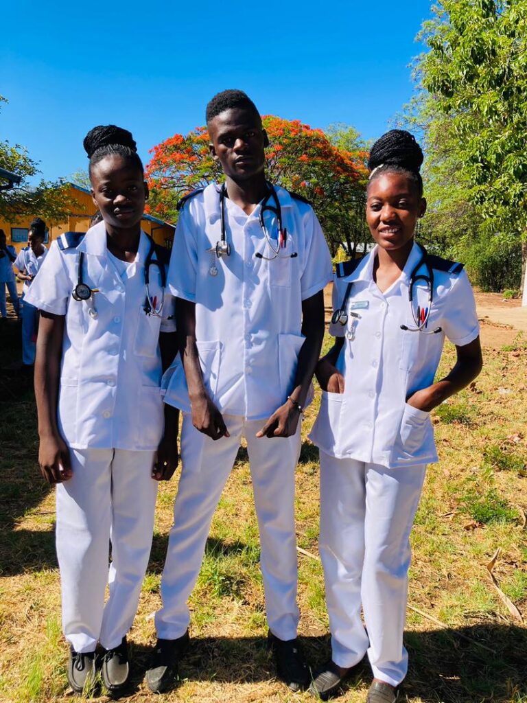Studentin Regina in Namibia - steps for children